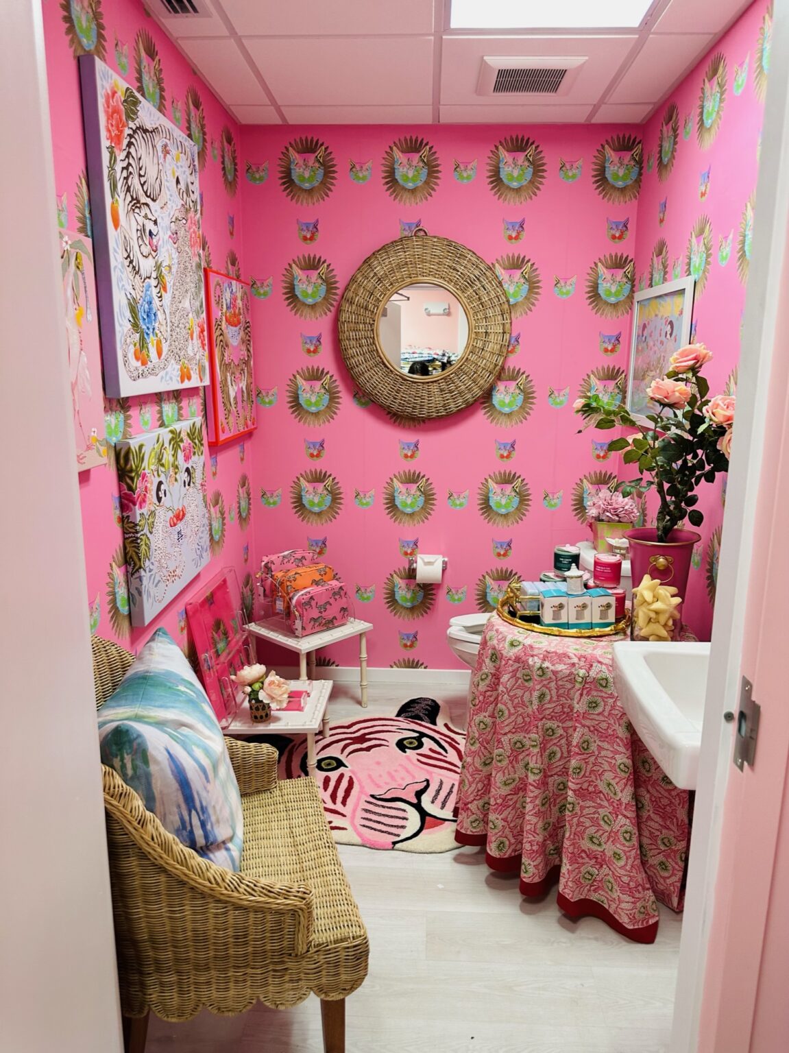 How I transformed a home store’s bathroom into a maximalist dream ...